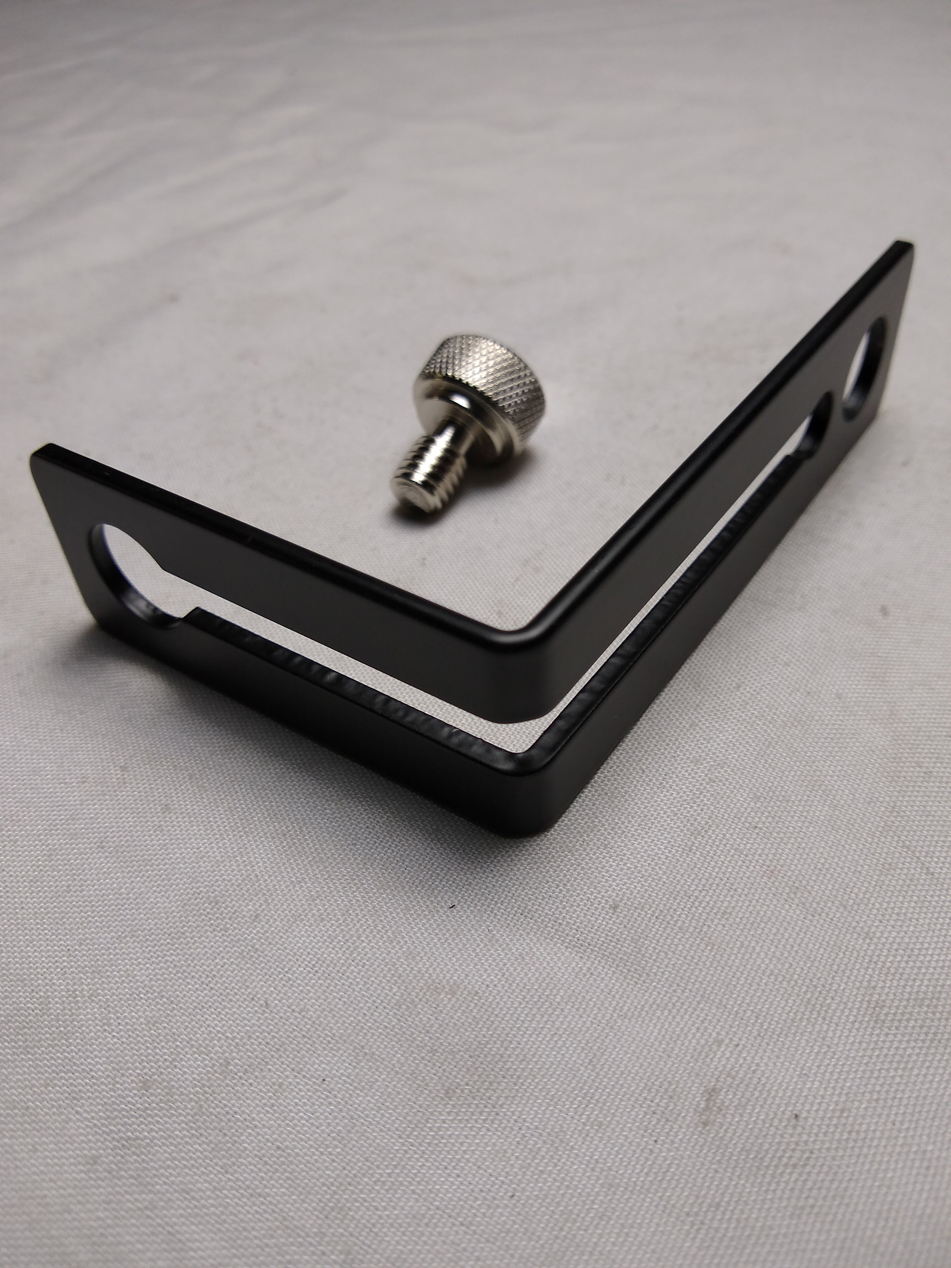 ROCKSHIELD 1 L BRACKET INCLUDES THE SCREW – Rockville